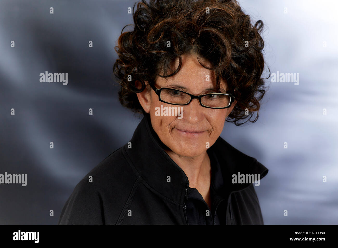 Beautiful mature black woman headshot hi-res stock photography and ...