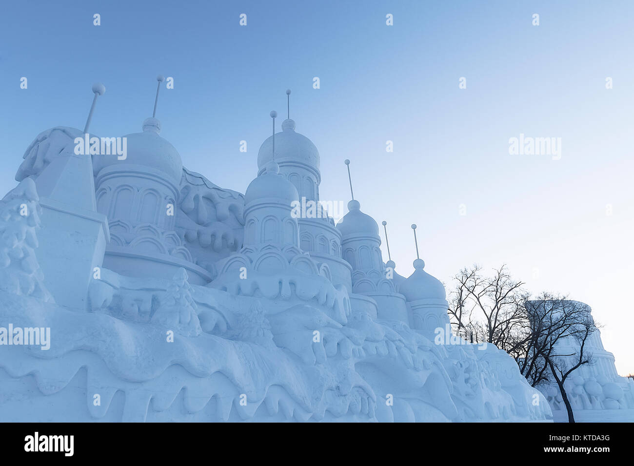 Snow sculpture castle hi-res stock photography and images - Alamy