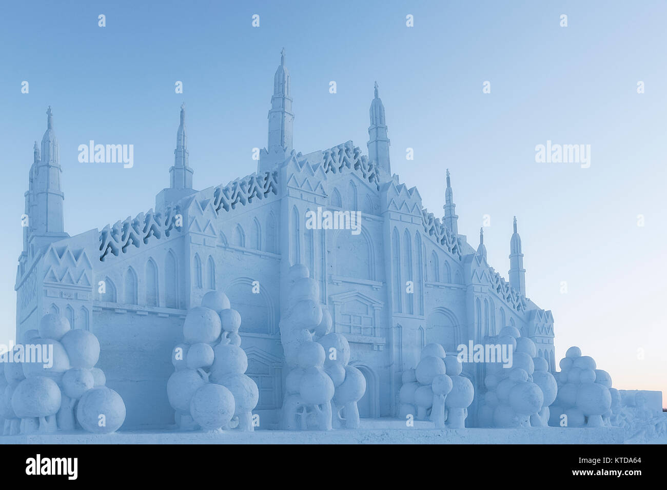 Snow sculpture castle hi-res stock photography and images - Alamy