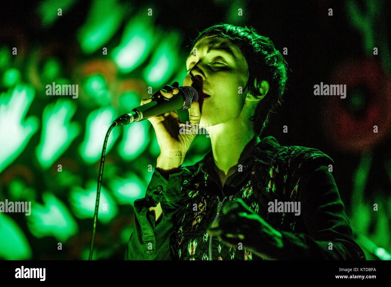 Channy leaneagh on stage hi-res stock photography and images - Alamy