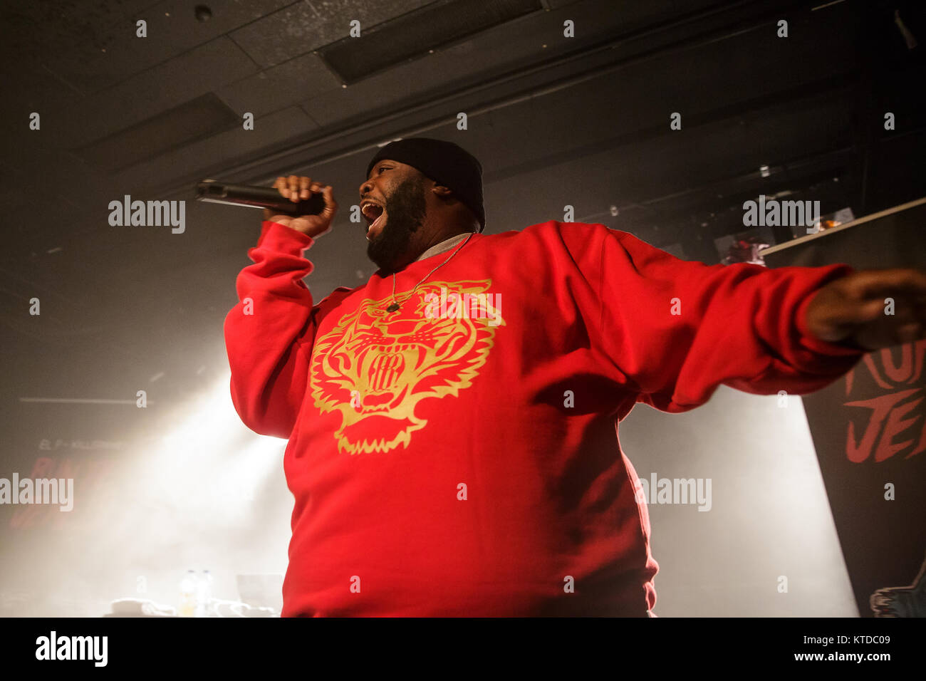 American rappers duo concert hi-res stock photography and images - Alamy