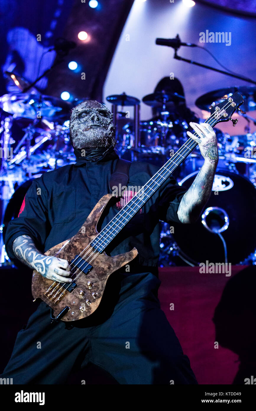 Slipknot bass hi-res stock photography and images - Alamy