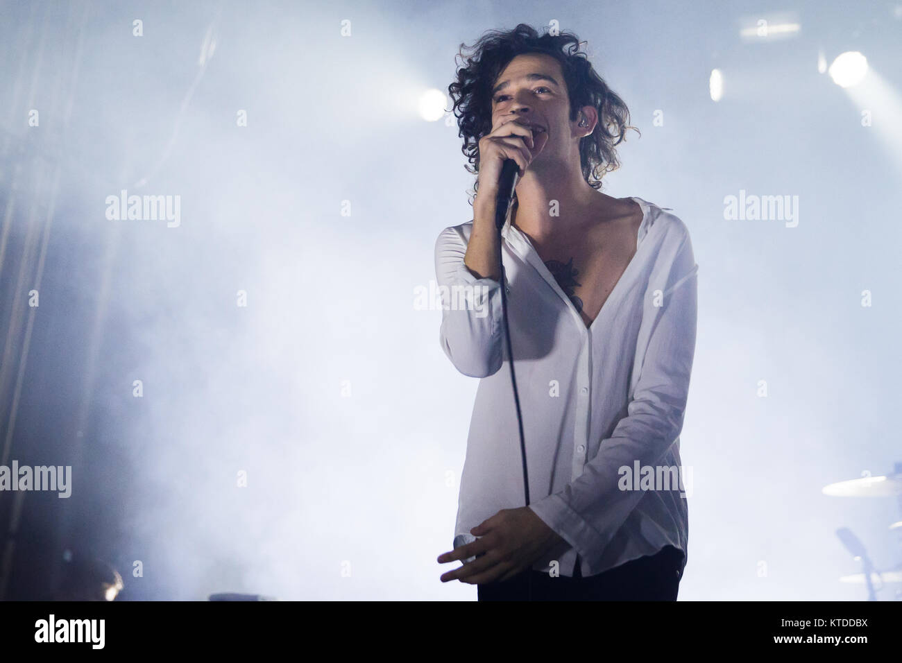 1975 band matt healy hi-res stock photography and images - Alamy