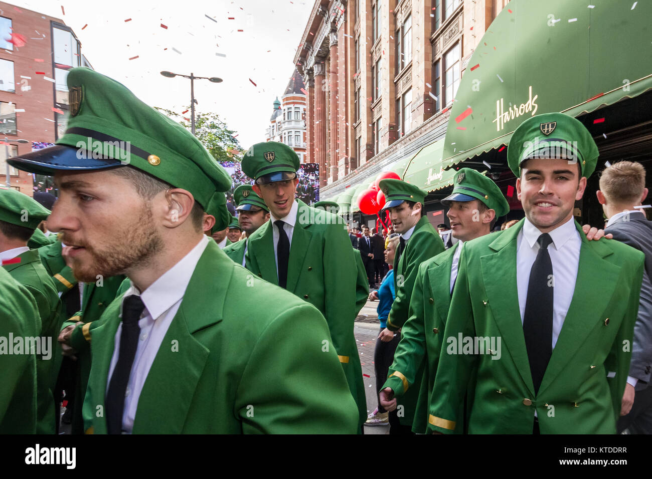 Harrods Summer Sale is launched with a Green Man flash mob dance ...