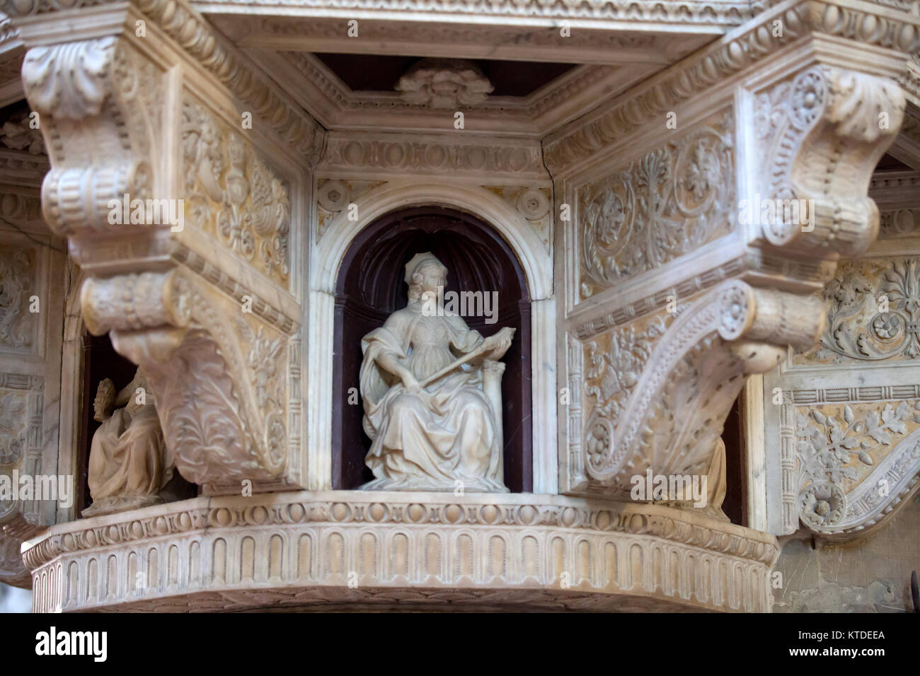 Florence - Basilica of Santa Croce interior . Tuscany Stock Photo - Alamy