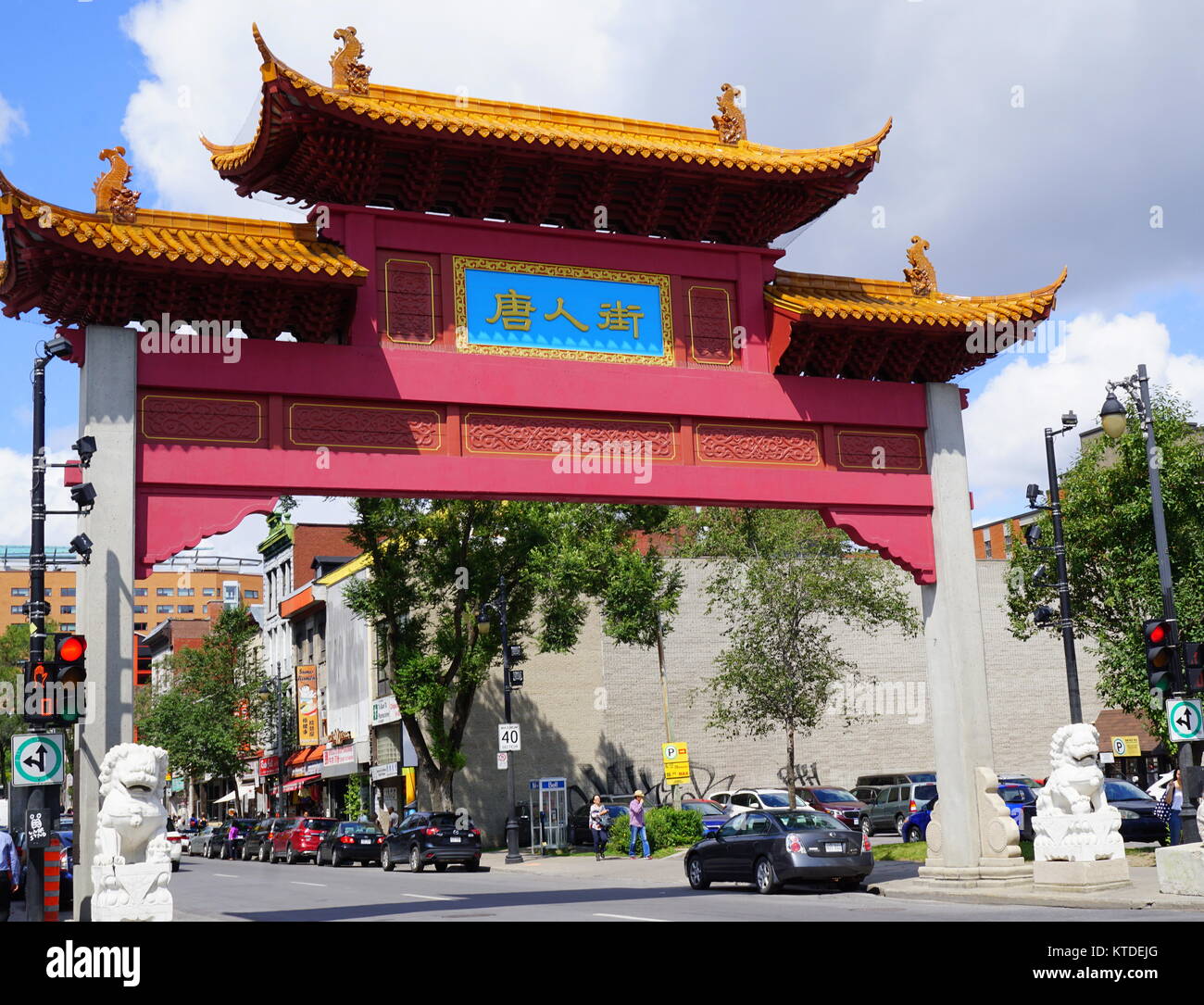 Chinese sign for "Chinatown", the entrance to the Montreal Chinatown in ...