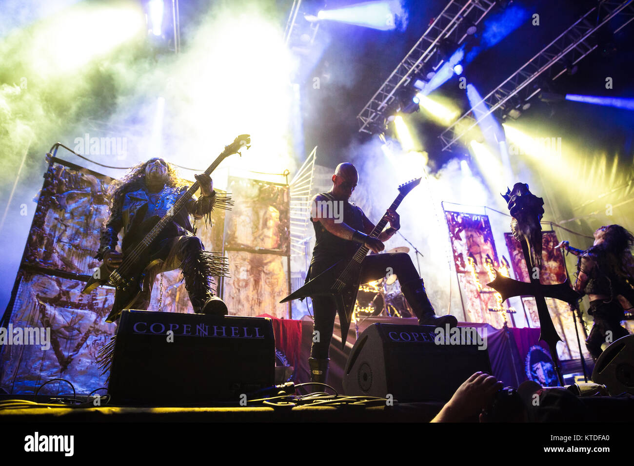 Set teitan hi-res stock photography and images - Alamy