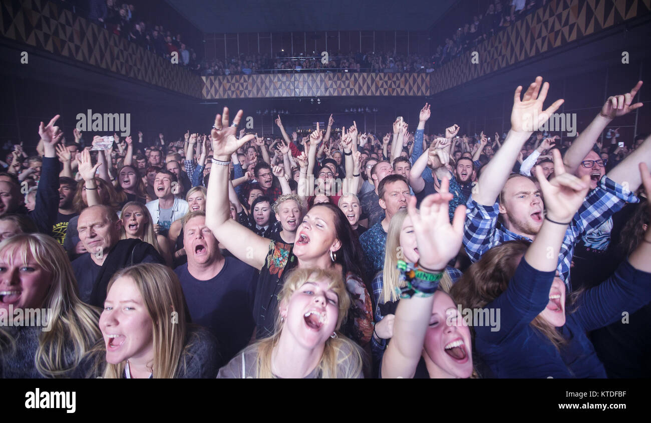 Concert crowd attend a concert with the English indie rock band White ...