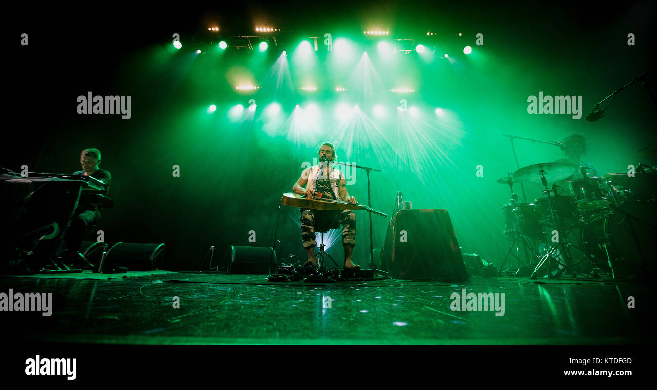 Xavier rudd show hi-res stock photography and images - Alamy