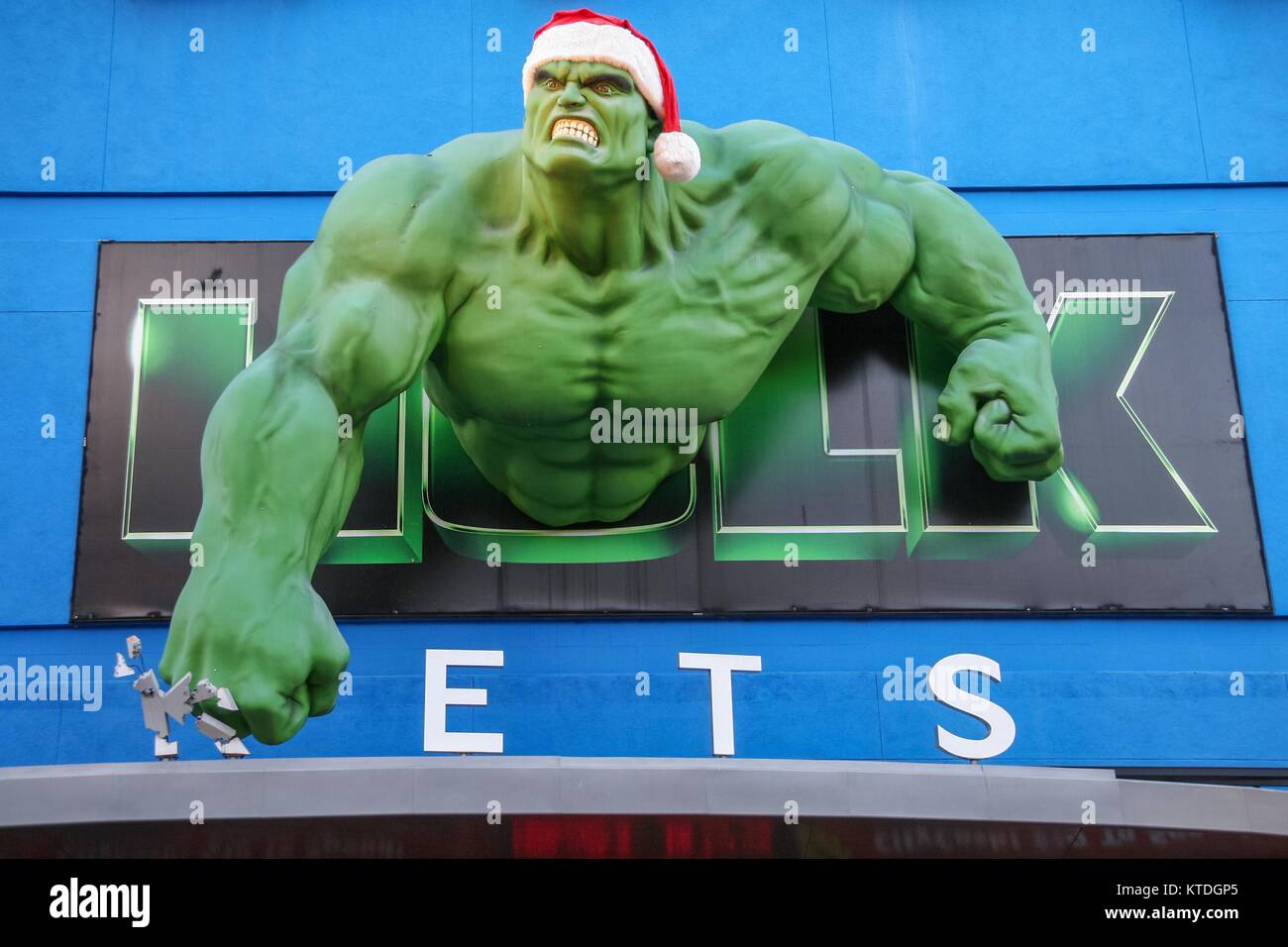 Hulk universal studios hollywood los hi-res stock photography and ...