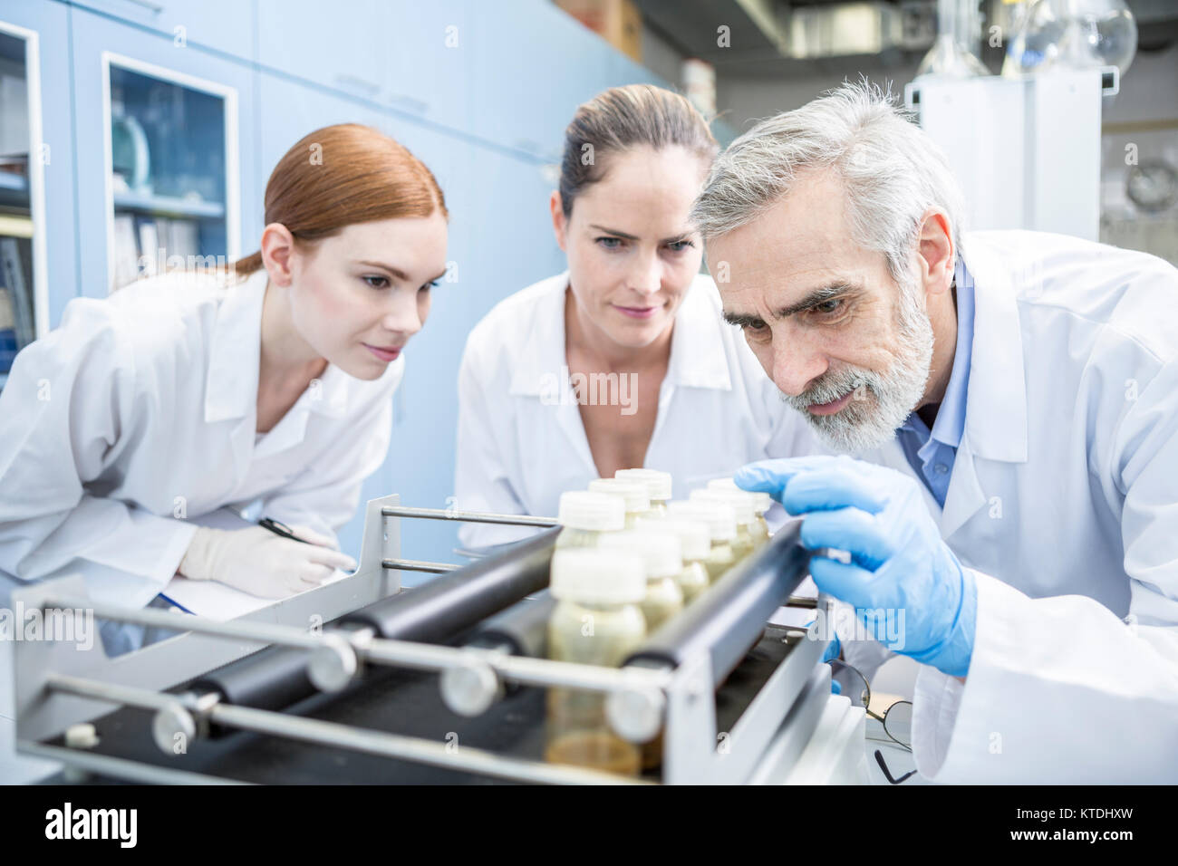 Three scientists hi-res stock photography and images - Alamy