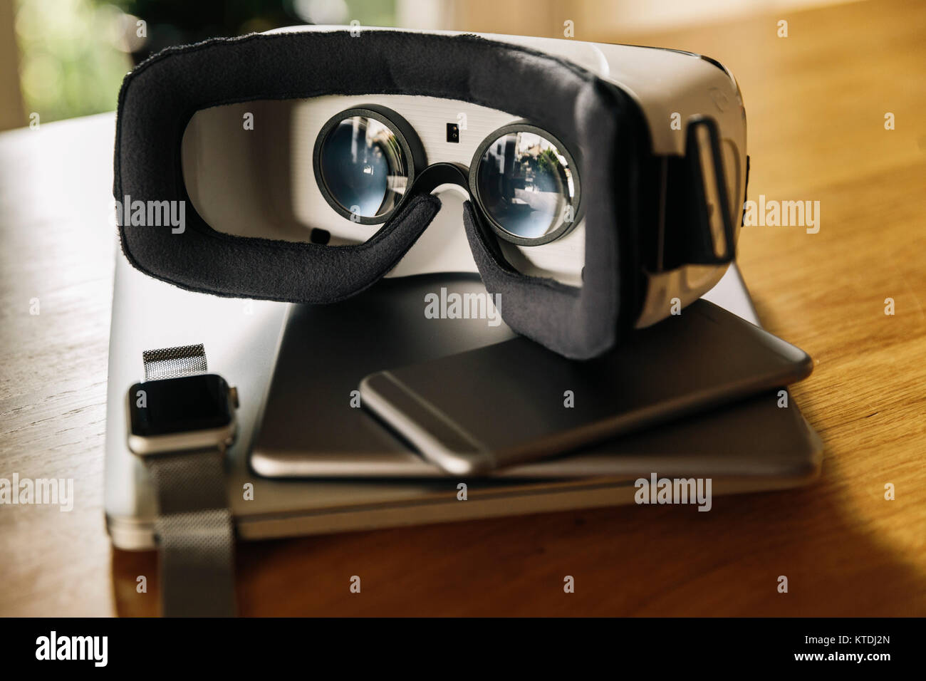 Wearable technology devices hi-res stock photography and images - Alamy