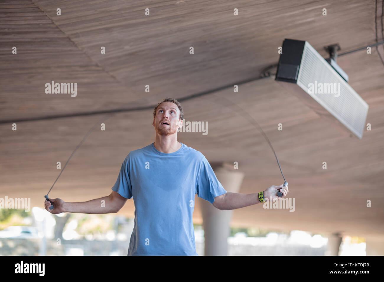 Young man skipping rope Stock Photo - Alamy