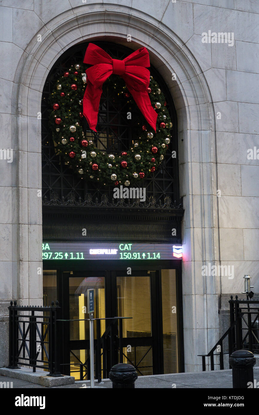 Ny stock market at christmas hi-res stock photography and images - Alamy