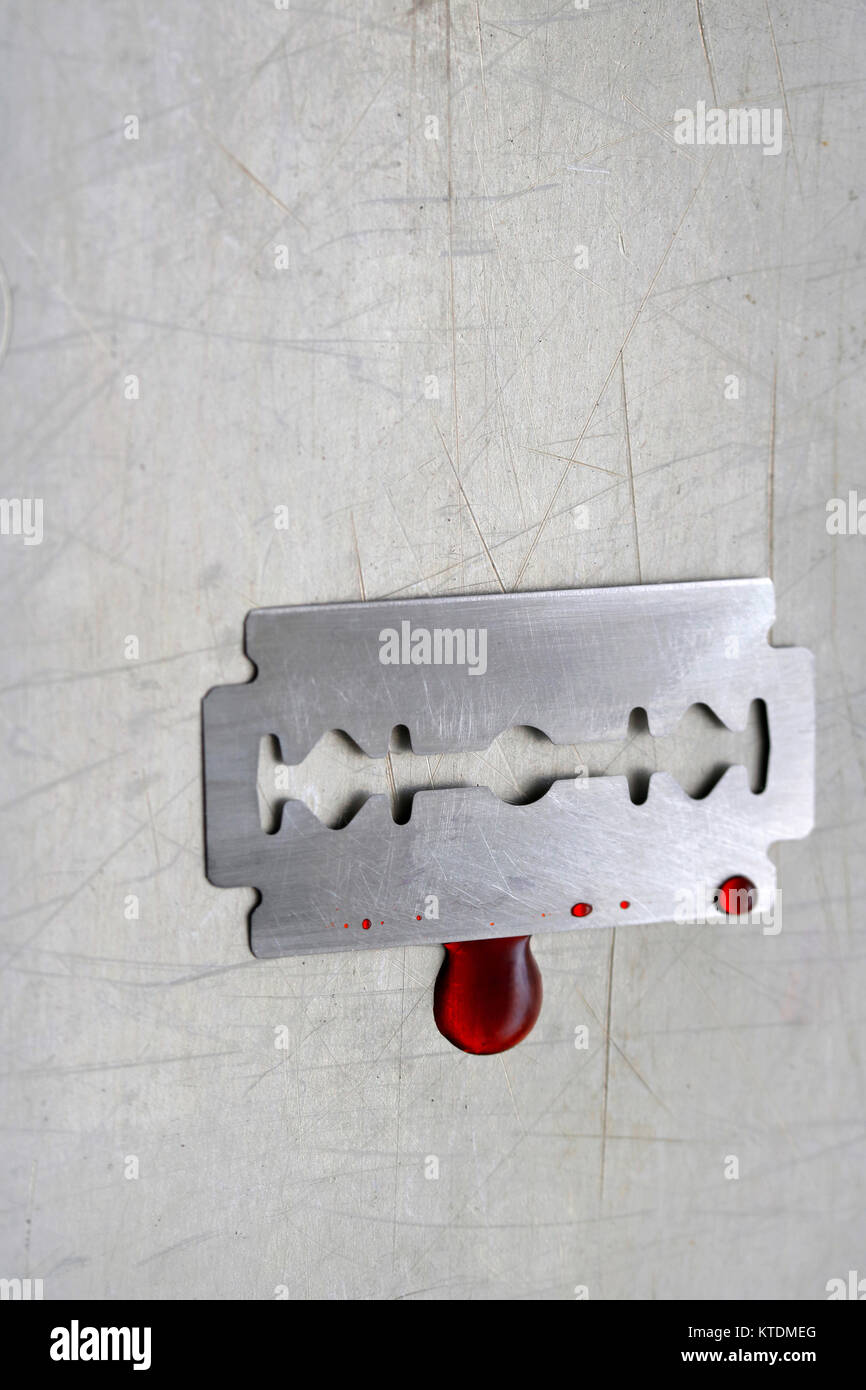 Razor blade with blood Stock Photo - Alamy
