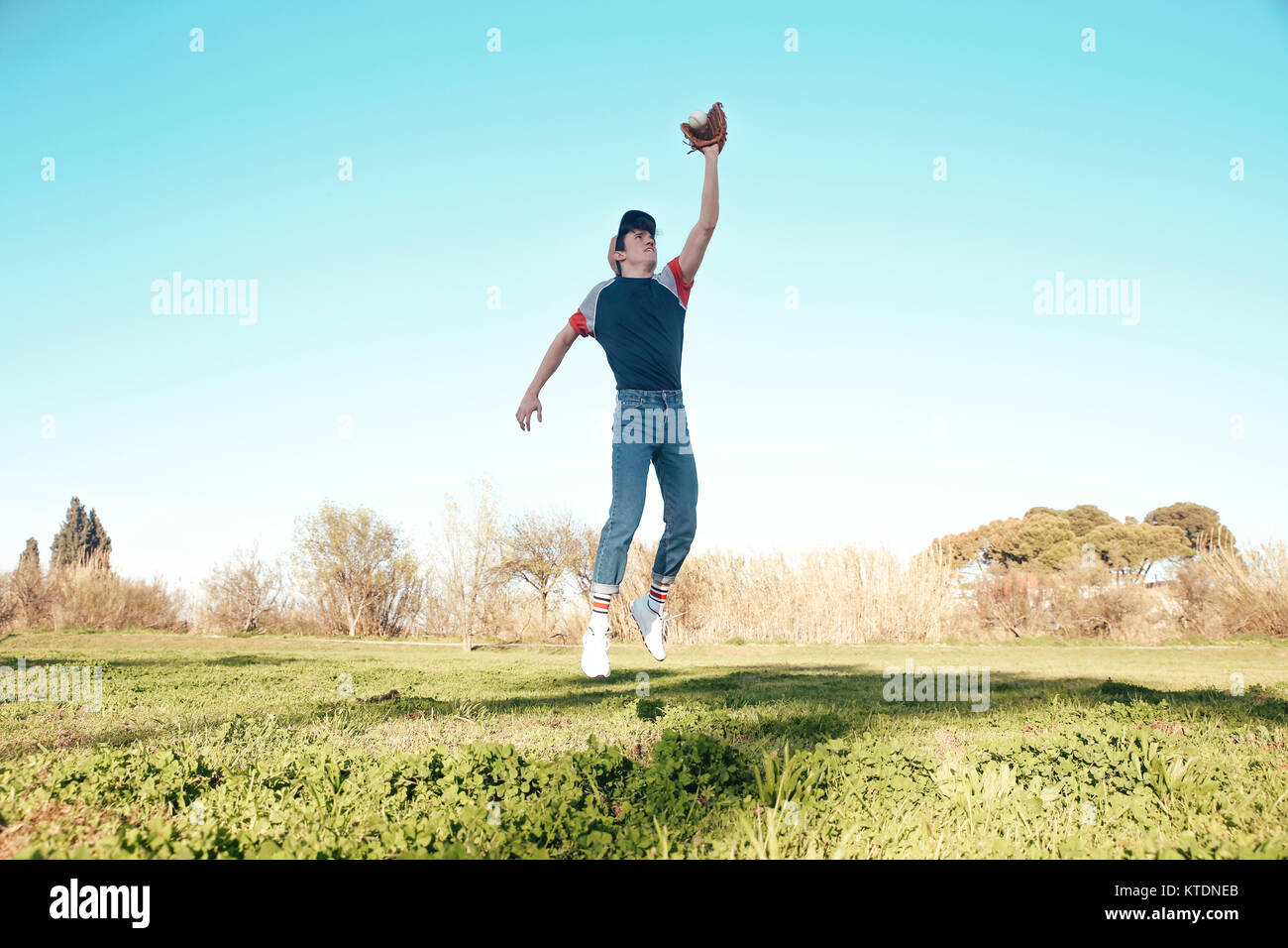 Baseball player catcher catching hi-res stock photography and images ...