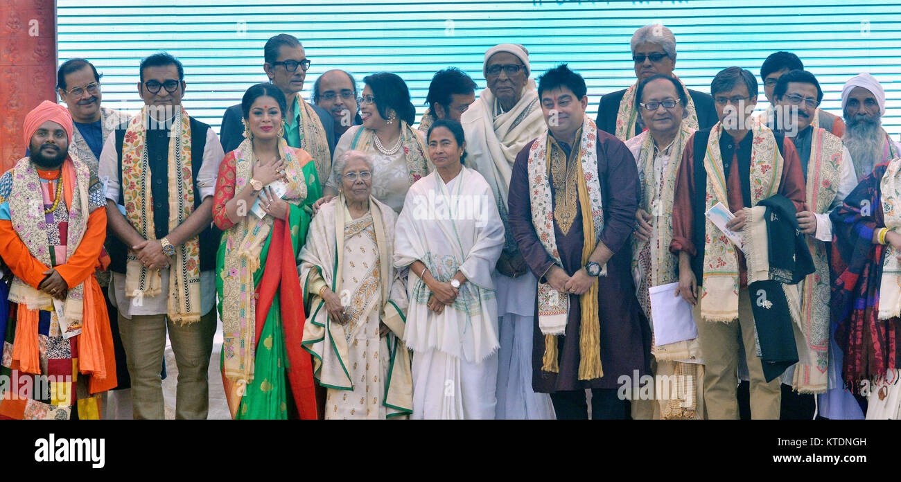 Kolkata, India. 23rd Dec, 2017. Chief Minister Mamata Banerjee (in ...