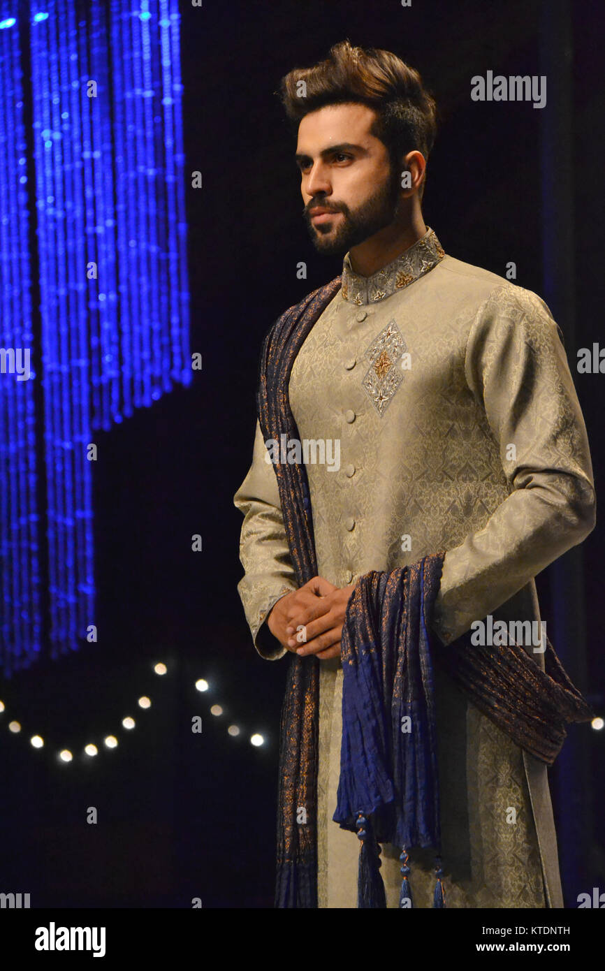 Hyderabad, Pakistan. 22nd Dec, 2017. Male models pose during the ...