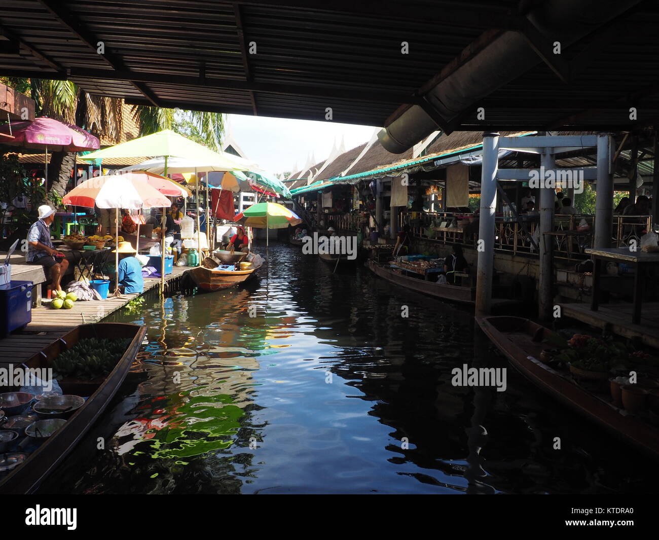 Marcher flottant hi-res stock photography and images - Alamy