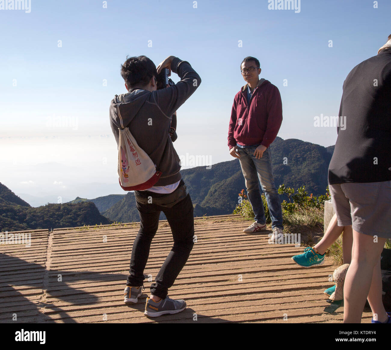 Photos edge of cliff hi-res stock photography and images - Alamy