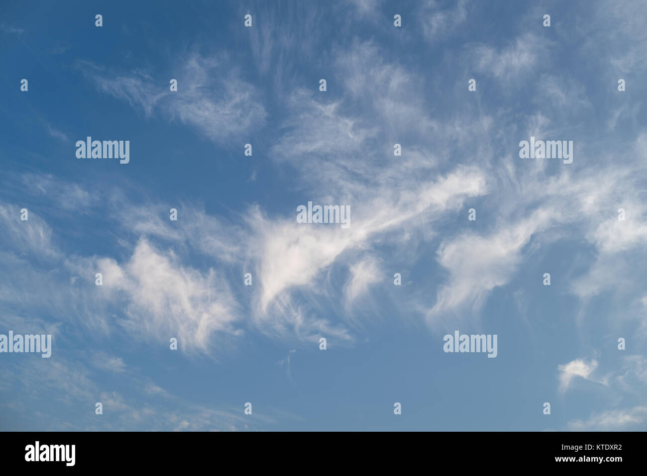 Cirrus clouds merging to cirrocumulus clouds Stock Photo - Alamy Cirrus clouds merging to cirrocumulus clouds Stock Photo - Alamy