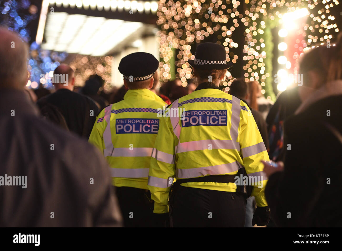 Metropolitan Police officers on patrol on Oxford Street in London ...
