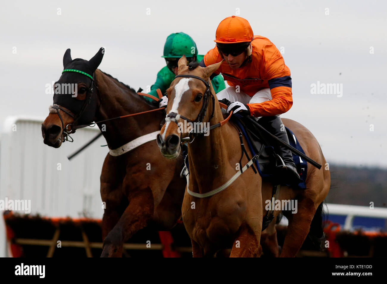 Sam Spinner ridden by Joe Colliver lead L'Ami Serge and Daryl Jacob ...