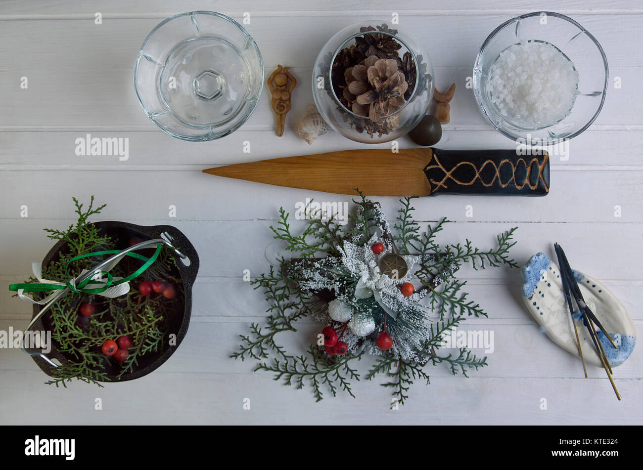 Yule log wood hi-res stock photography and images - Alamy