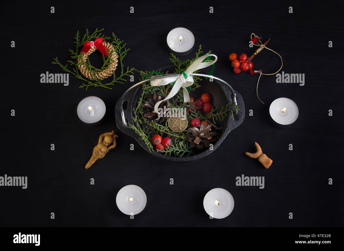 Yule wicca hi-res stock photography and images - Alamy