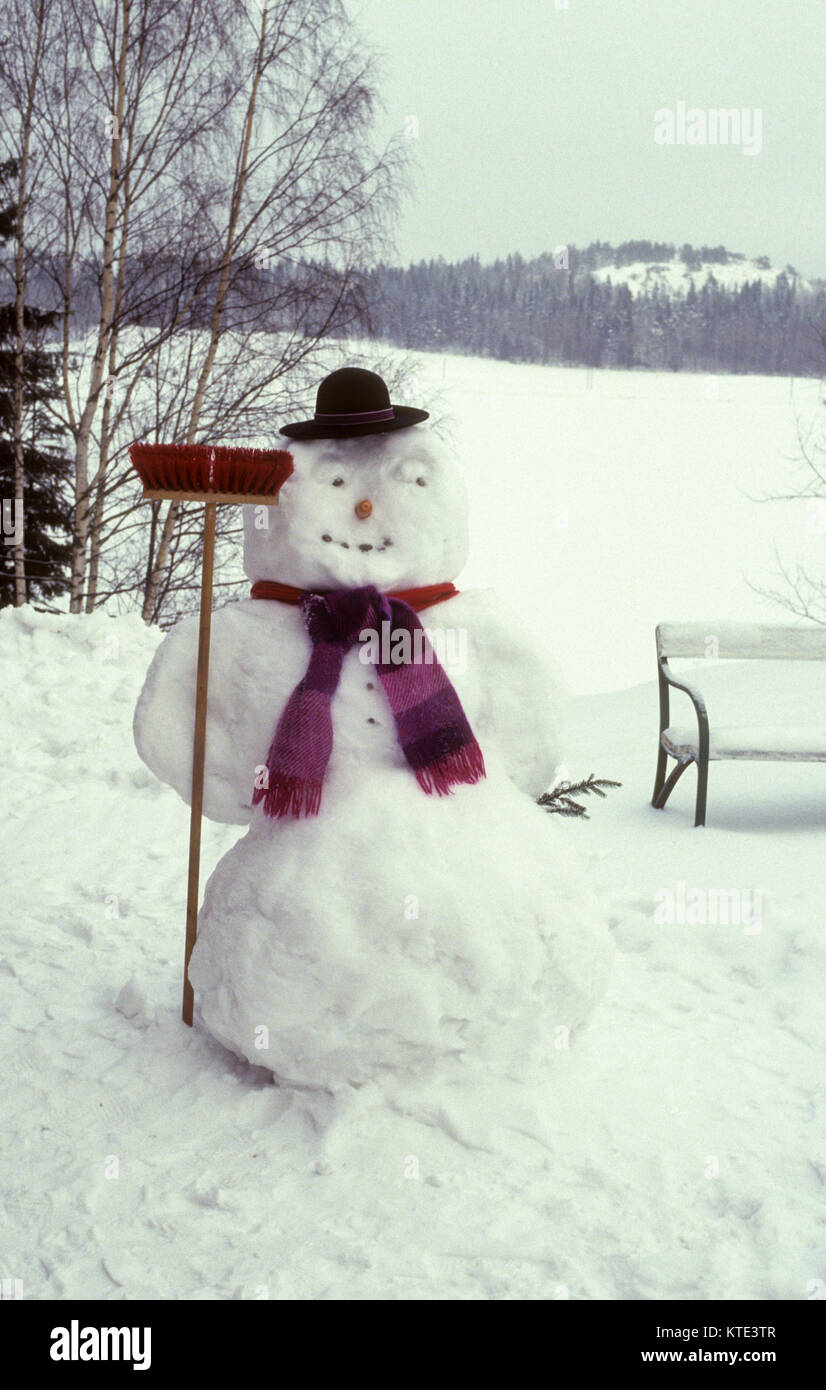 Snowman with hat hi-res stock photography and images - Alamy