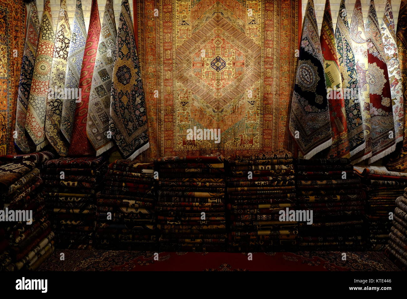 Handwoven craftsmanship hi-res stock photography and images - Alamy