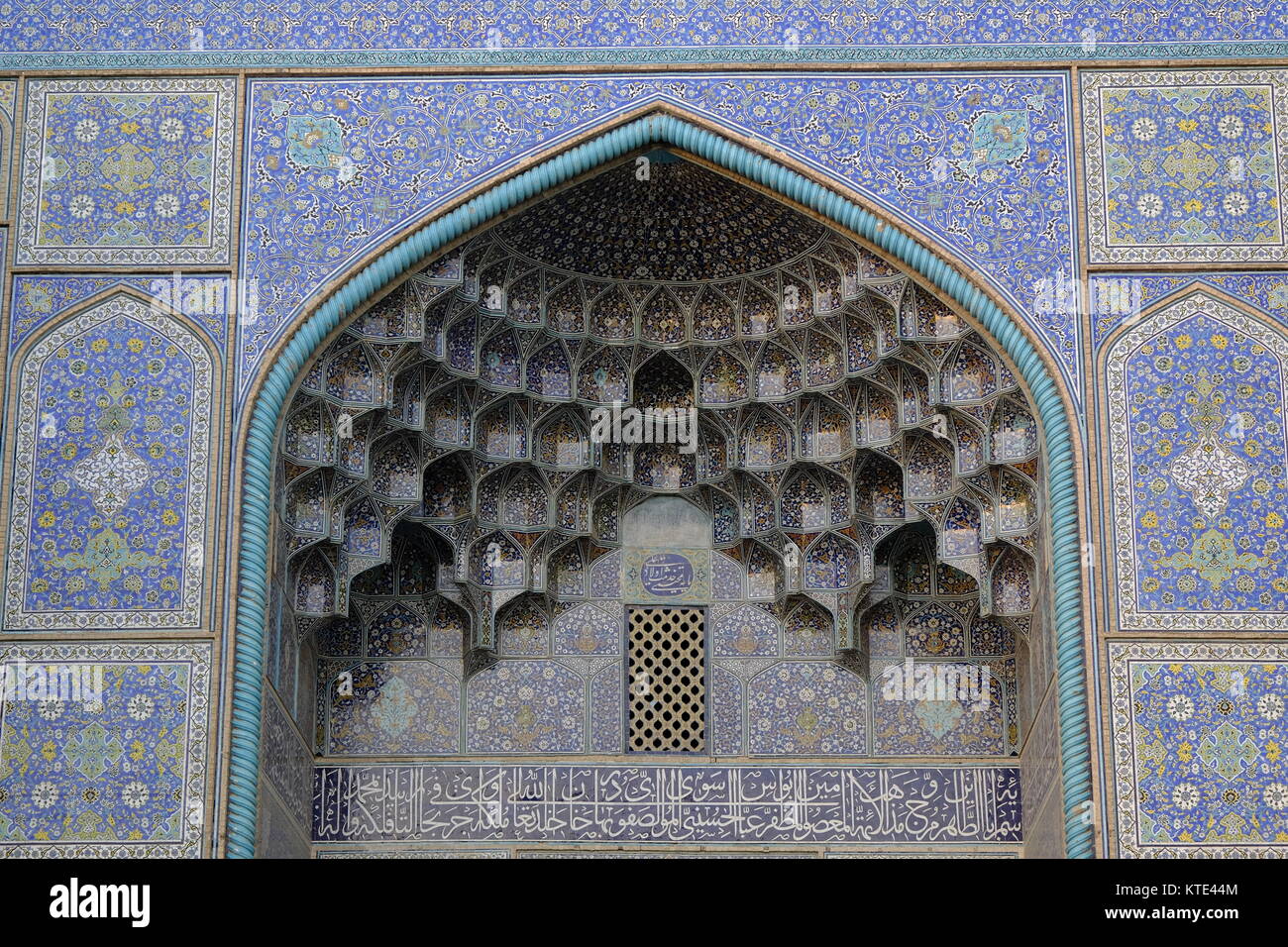 Intricate arabesque design of the Sheikh Lotfollah Mosque in Isfahan in ...
