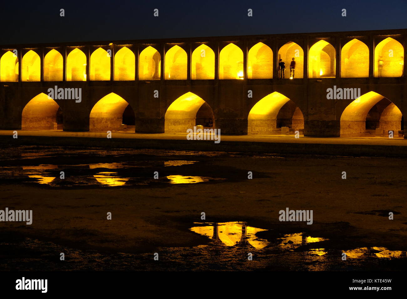 Zayanderud in isfahan hi-res stock photography and images - Alamy