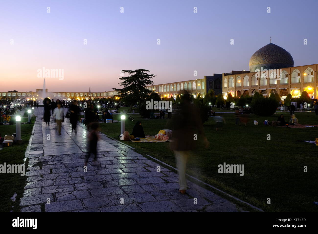 Naqsh-e Jahan Square at the evening with the Sheikh Lotfollah Mosque in ...