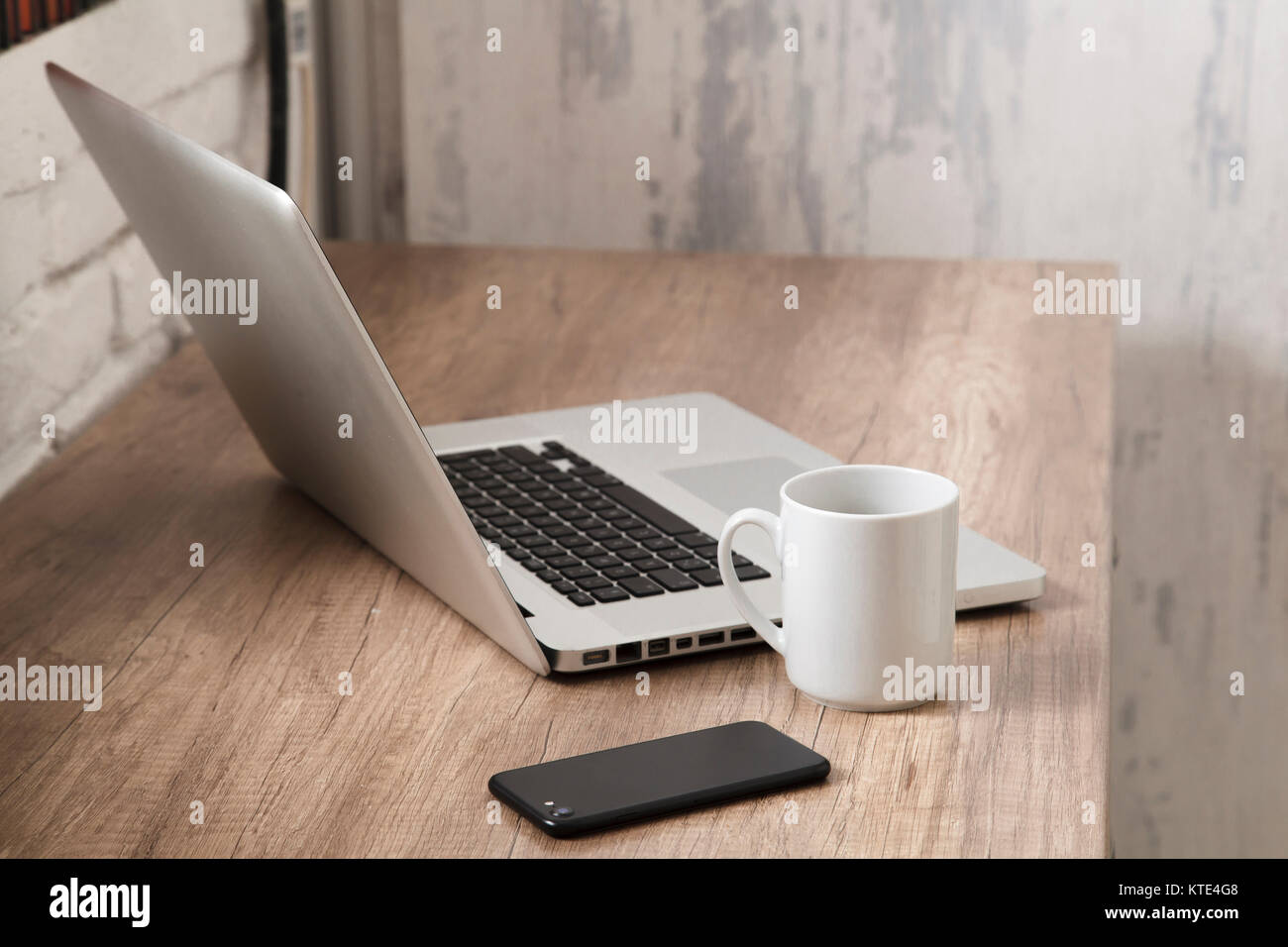 networking internet communication laptop coffee morning Stock Photo - Alamy