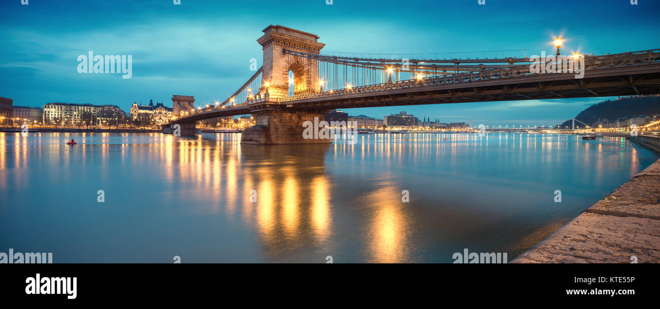 Czechenyi Chain Bridge in Budapest, Hungary, early in the morning ...