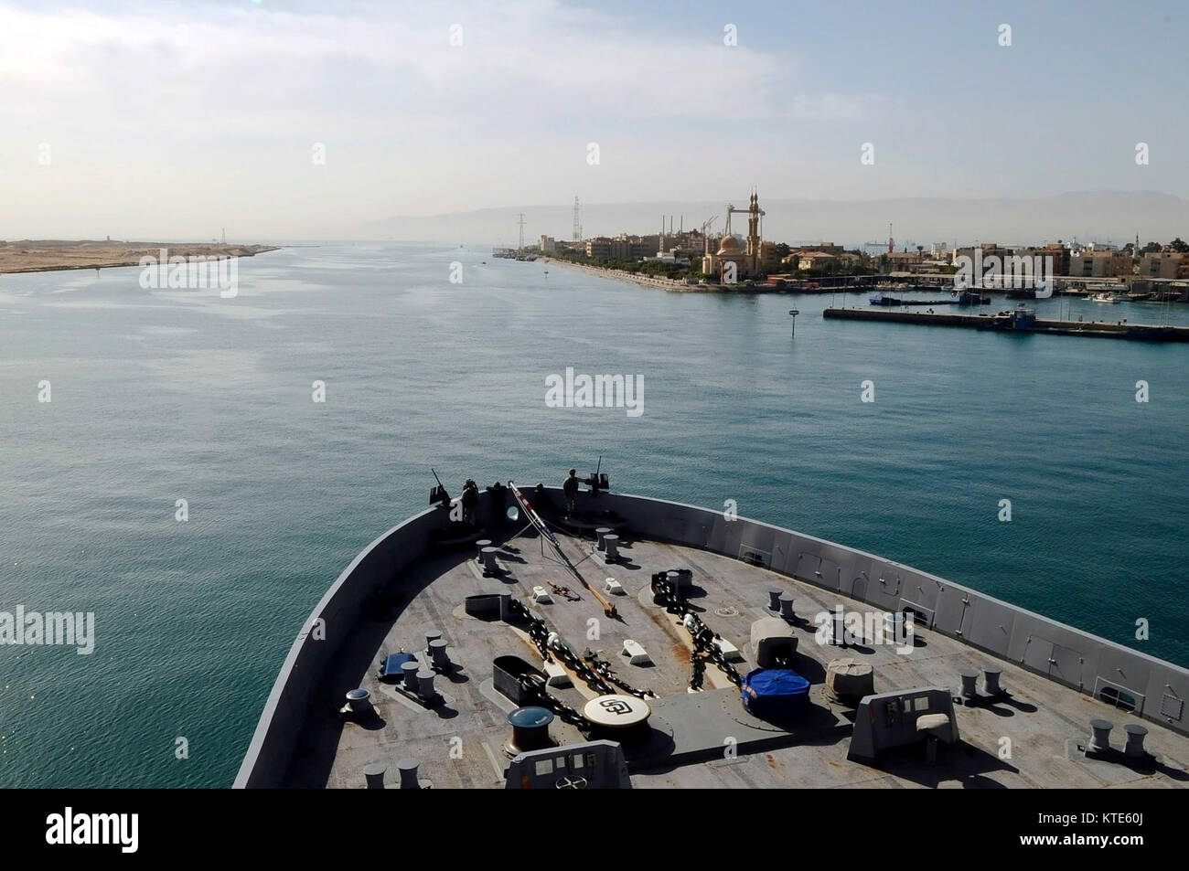 The amphibious transport dock ship USS San Diego (LPD 22) conducts ...