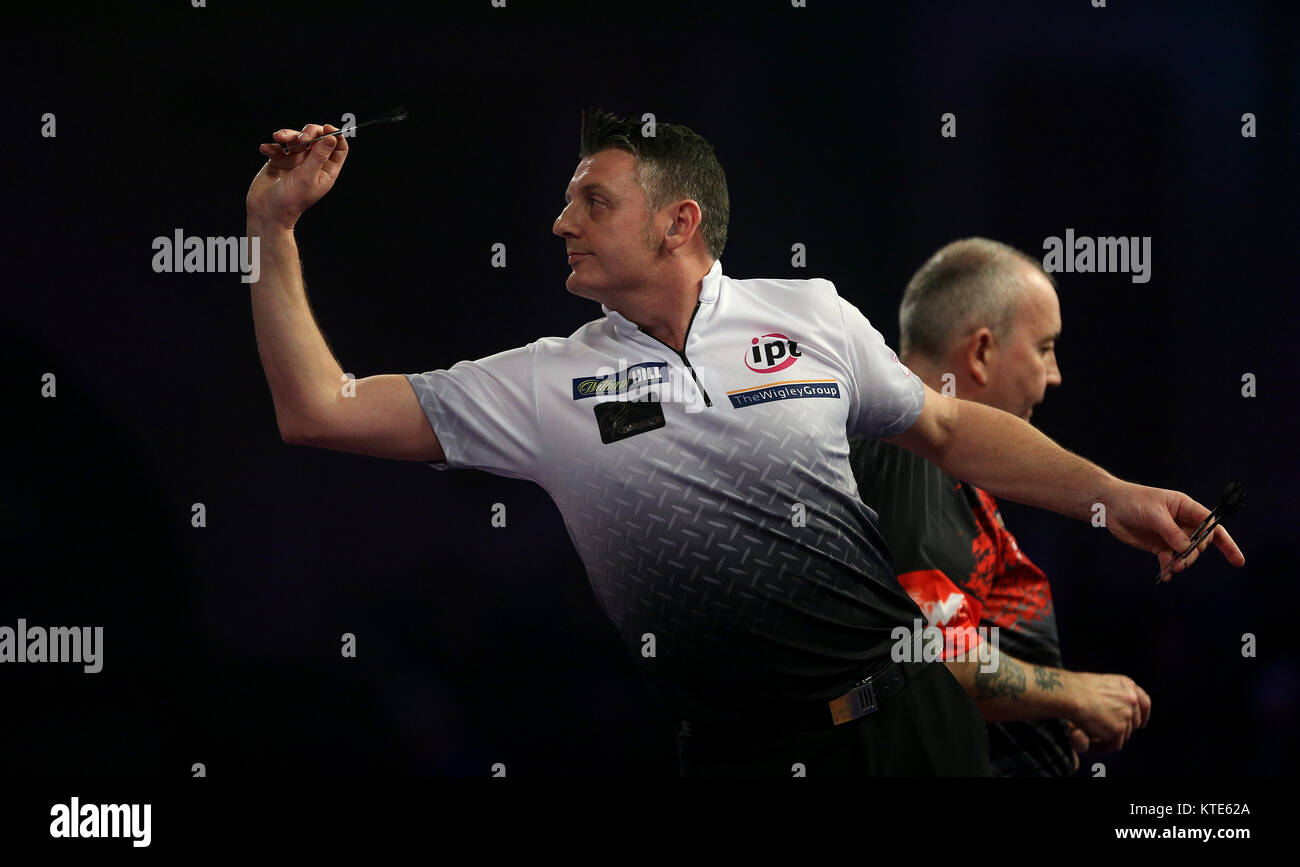 Justin Pipe and Phil Taylor in action during day ten of the William ...