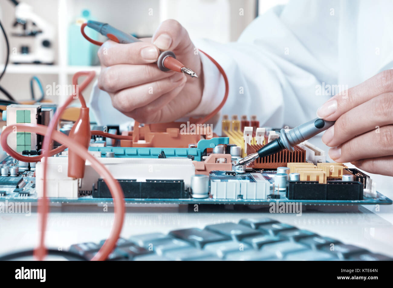 Wafer chip microscope hi-res stock photography and images - Alamy