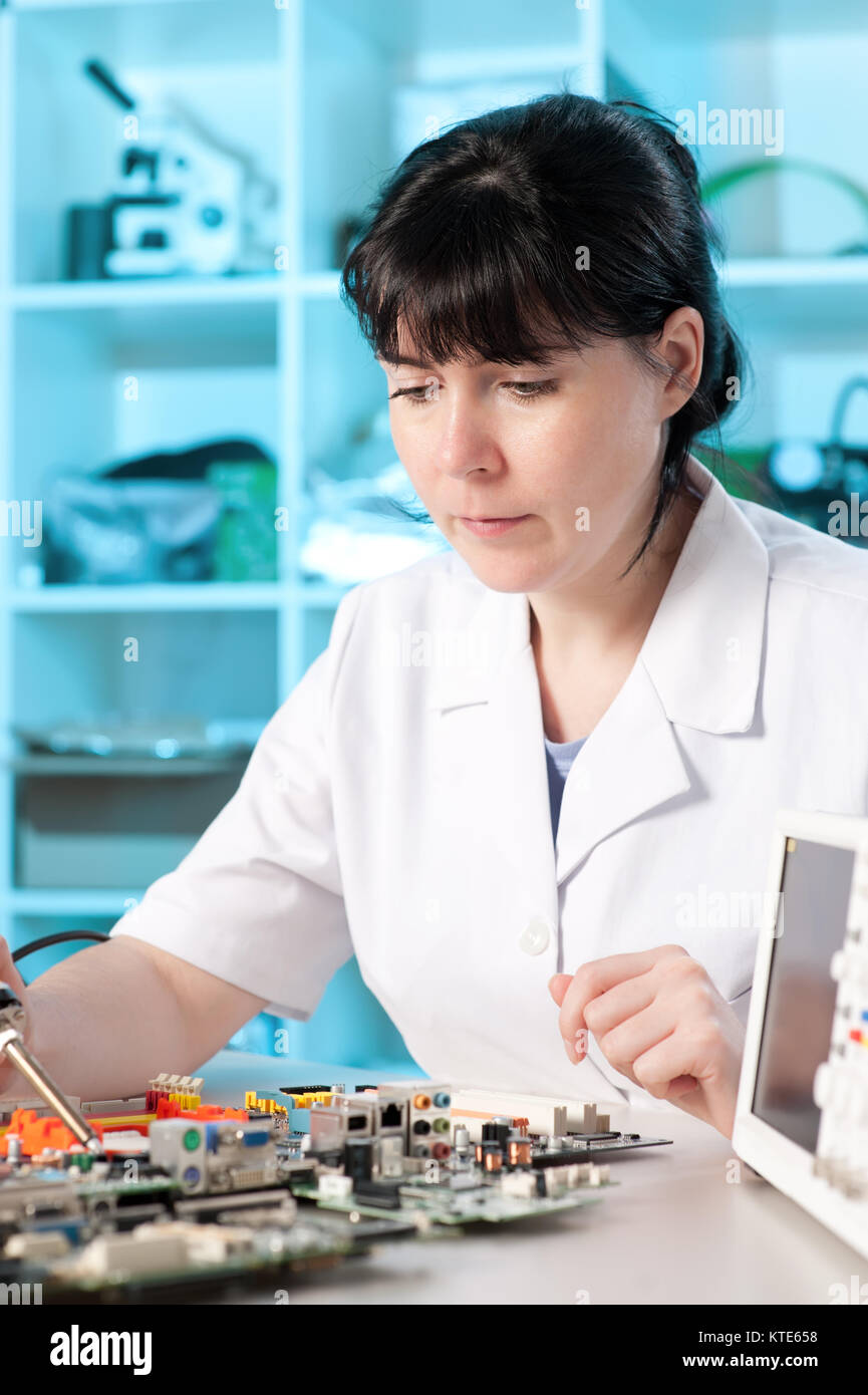 Repair tech hi-res stock photography and images - Alamy