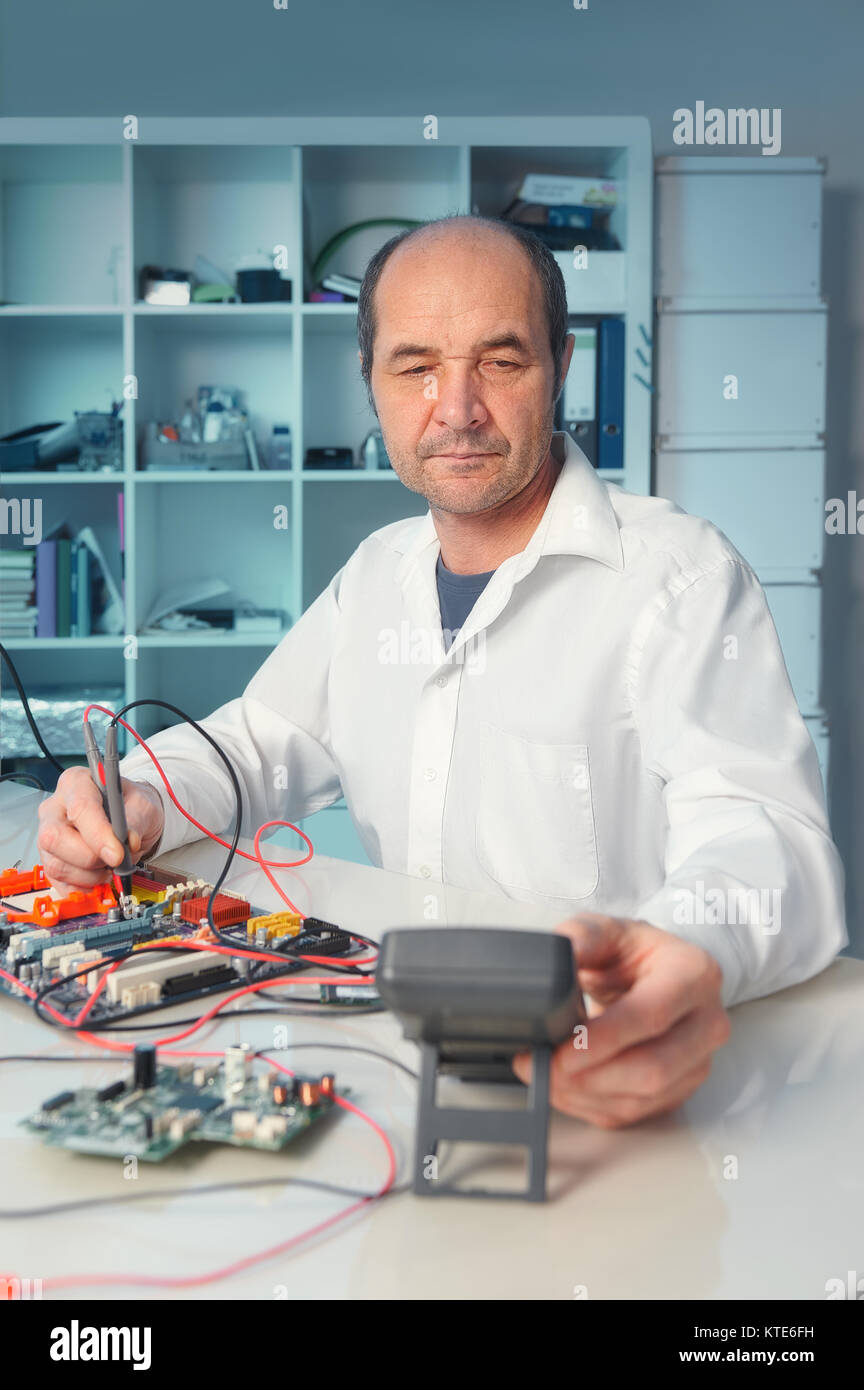 Circuit test equipment hi-res stock photography and images - Alamy