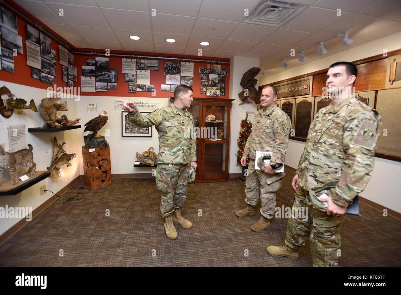 Lt. Col. Cullen Jones (Left), U.S. Army Corps of Engineers Nashville ...