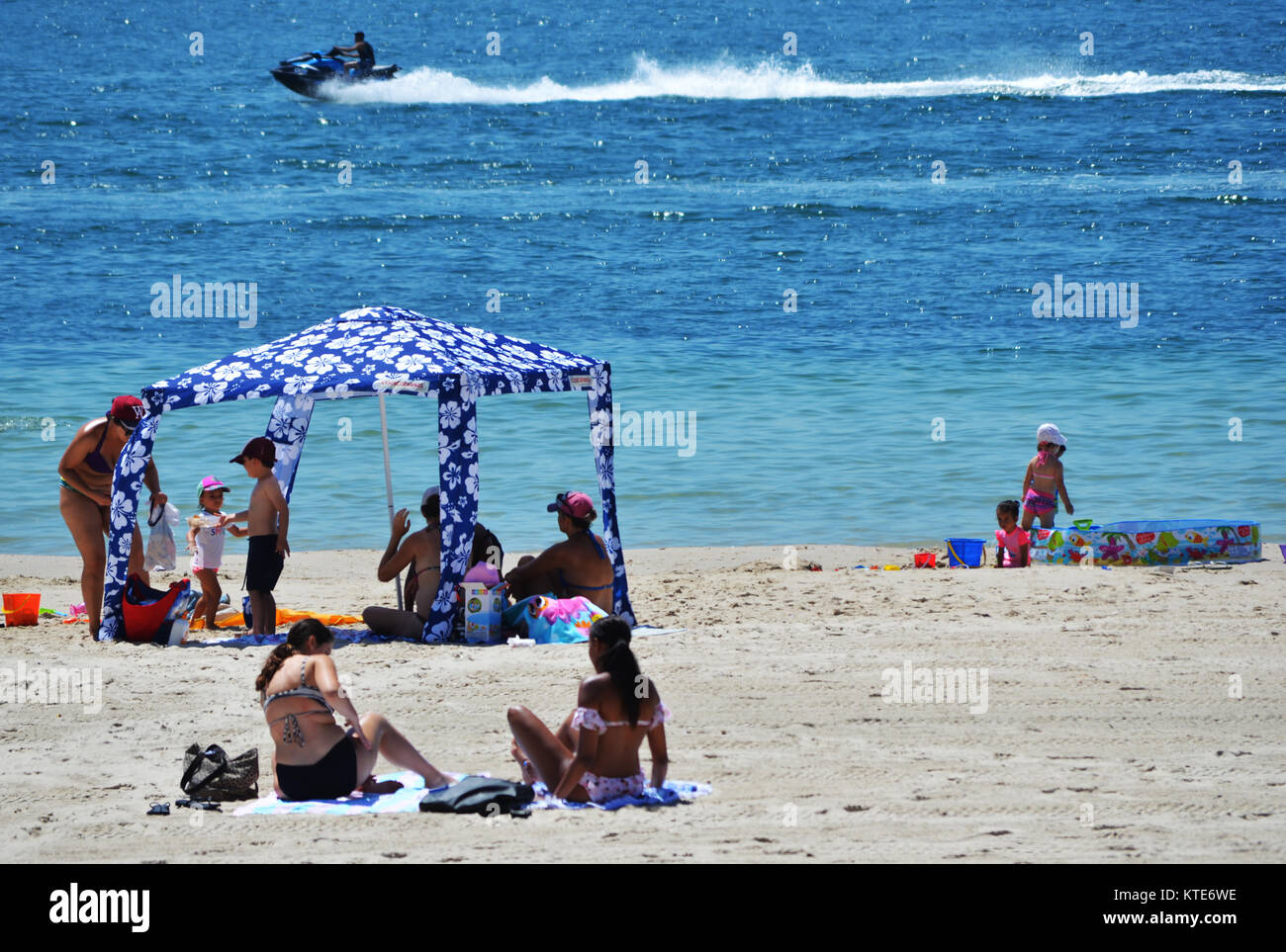 People on beach enjoying the sunshine Stock Photo - Alamy