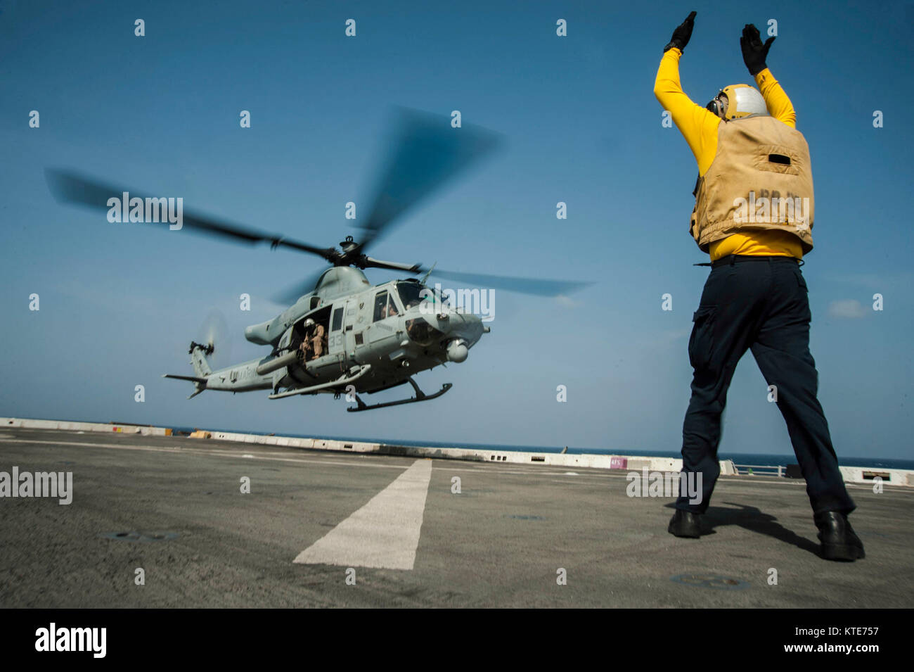 U.S. 5TH FLEET AREA OF OPERATIONS (Dec. 20, 2017) Aviation Boatswain’s ...
