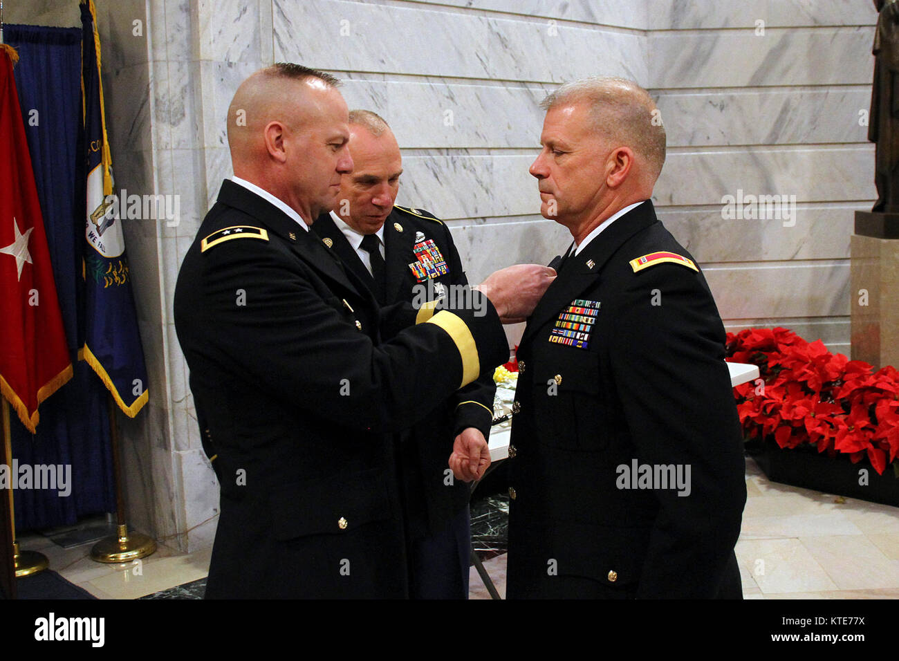 Warrant officer insignia hi-res stock photography and images - Alamy
