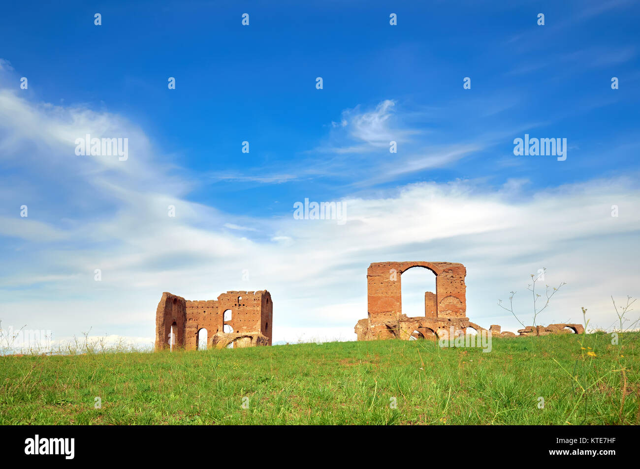Ancient roman villa countryside italy hi-res stock photography and ...