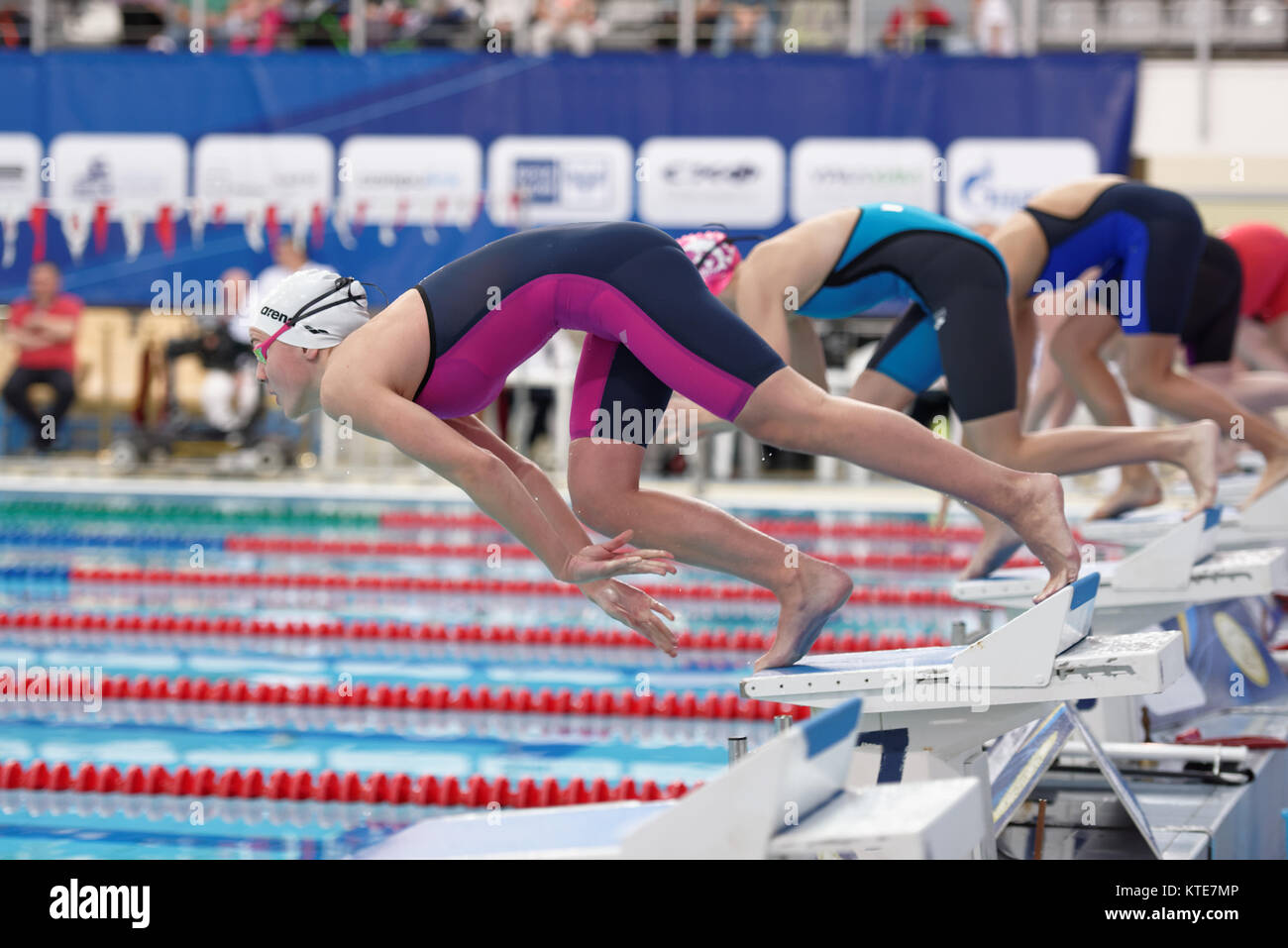Freestyle swimming hi-res stock photography and images - Alamy