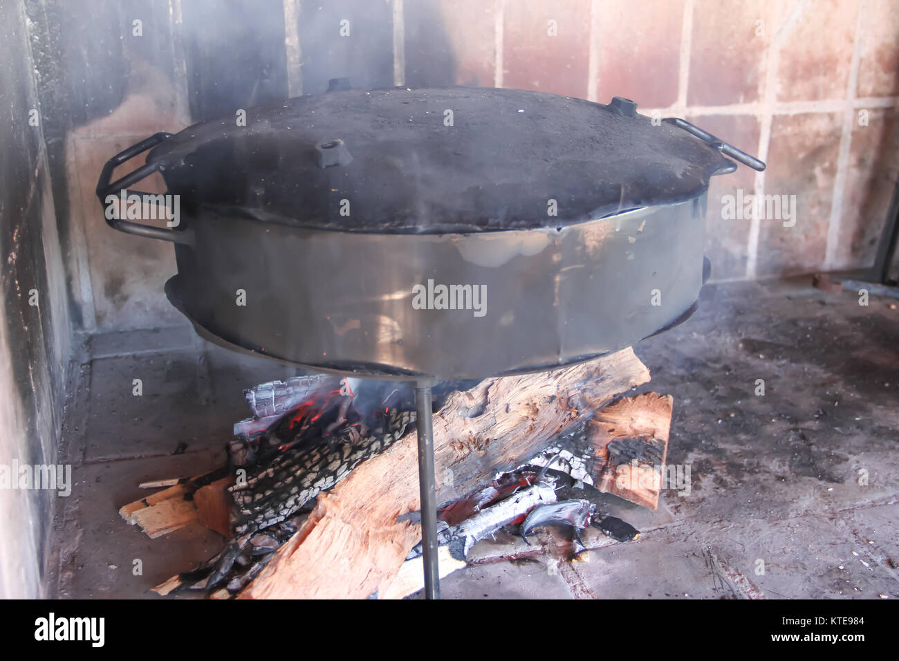 cooking on the disks of plowing the land typical kitchen of the pampa ...