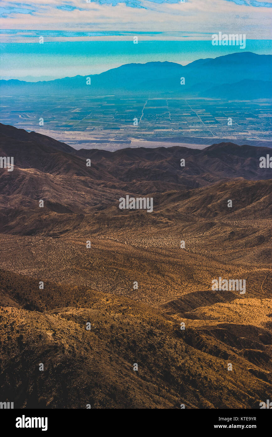 Beautiful overlook of San Bernardino Mountains and Coachella Valley ...