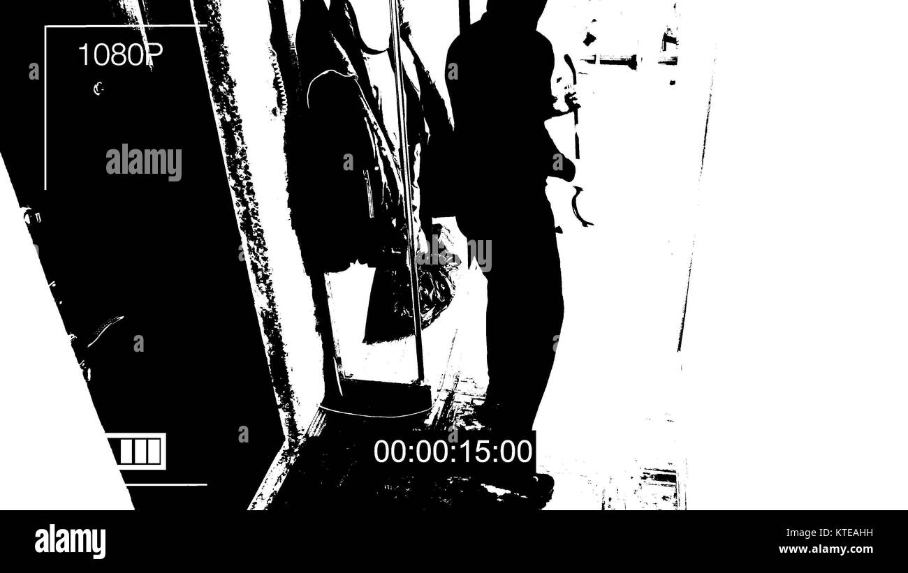 CCTV camera caught thief with a crowbar broke into the apartment ...